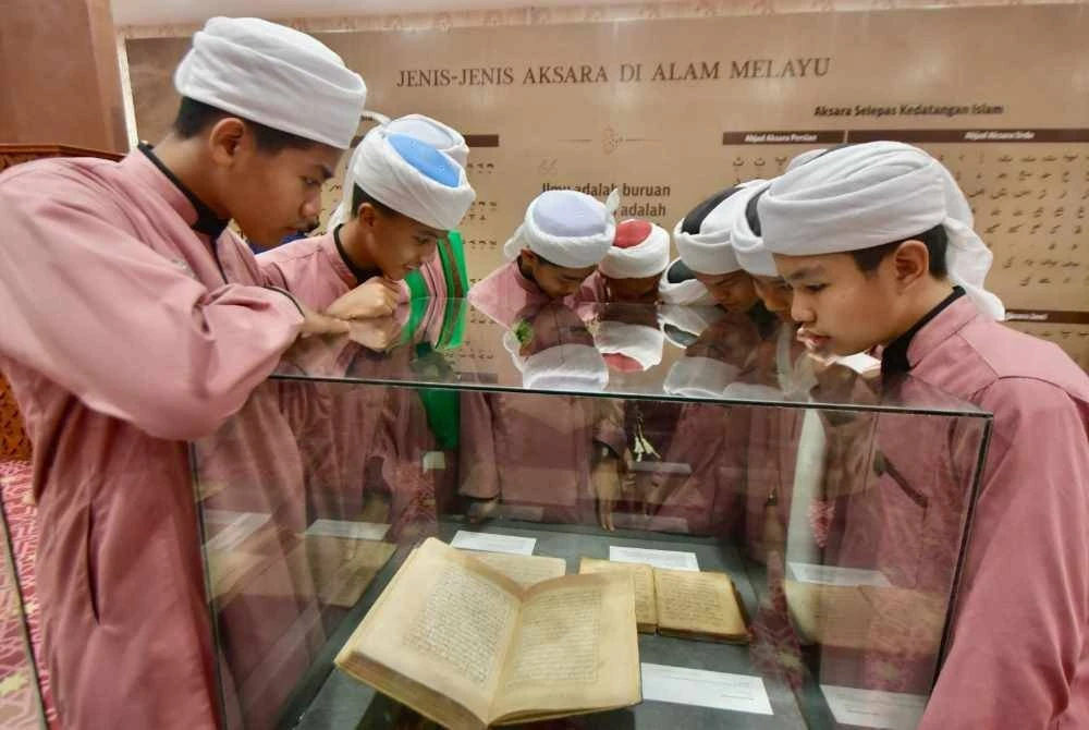 Festival Turath Pamer Mushaf Unik, Jualan Buku Langka - Festival Turath ...